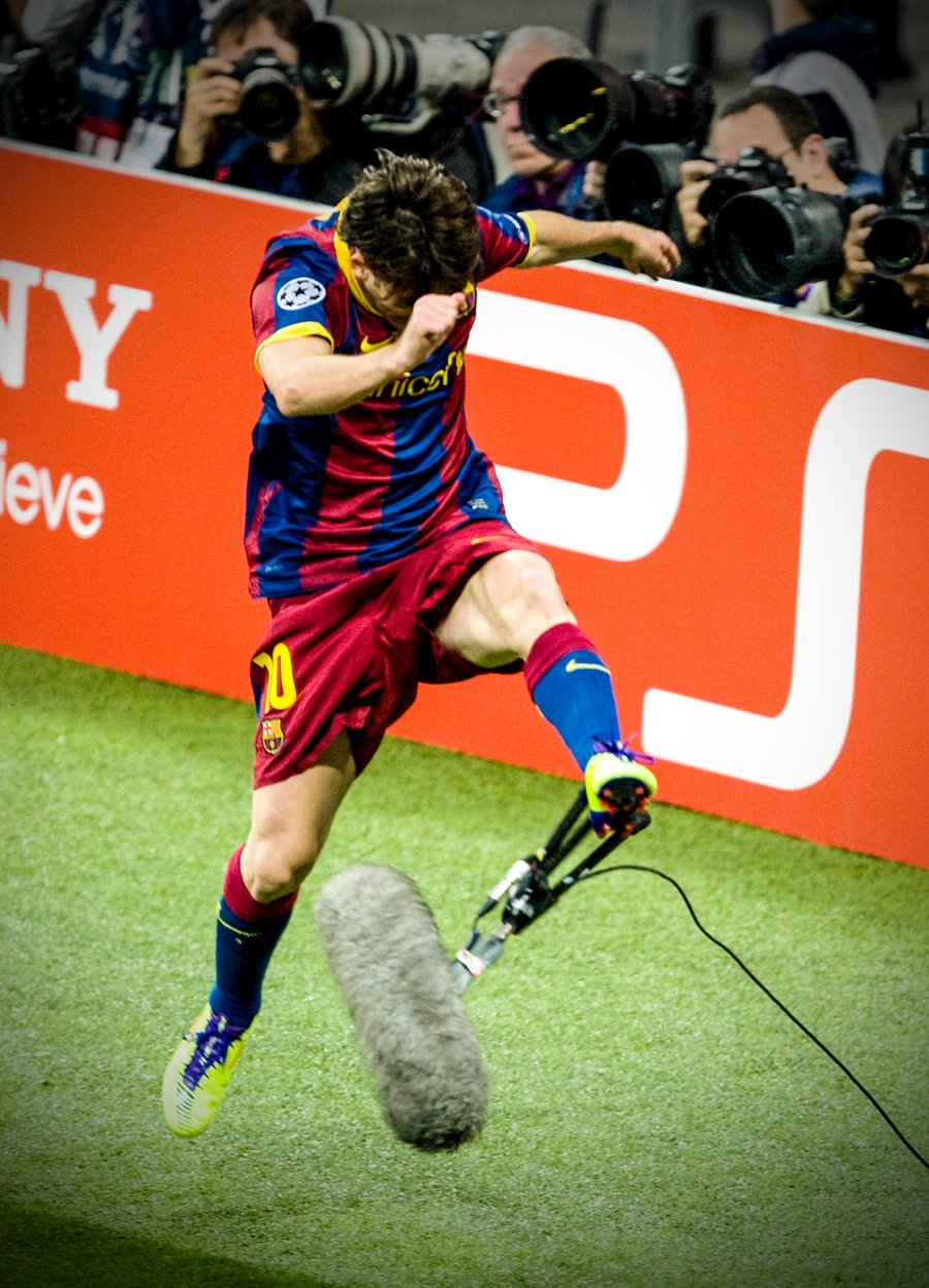 messi - sut microfon _ 3 - Copy - Ultima Faza